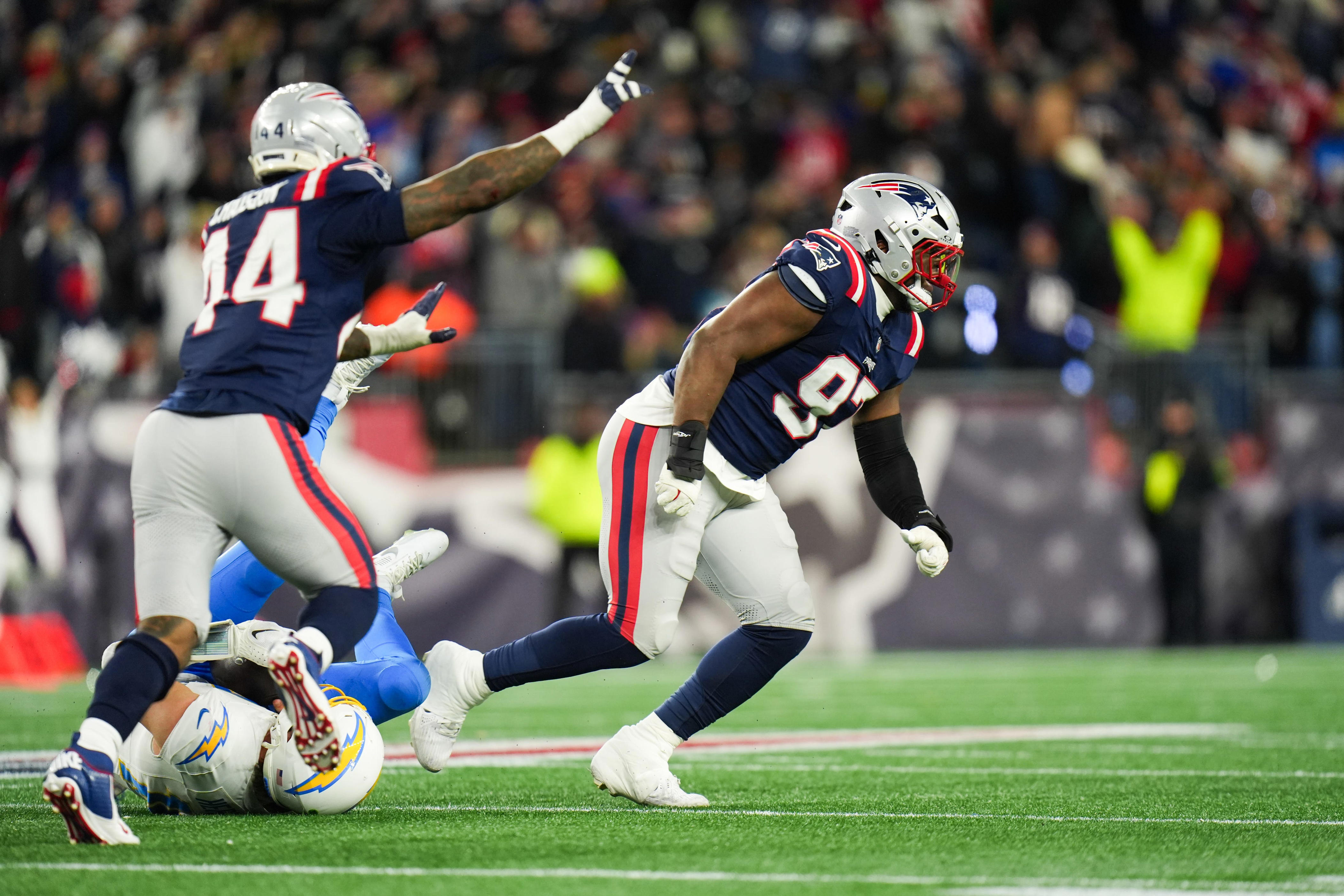 Studs and duds from Patriots 16-3 wild-card playoff win over Chargers
