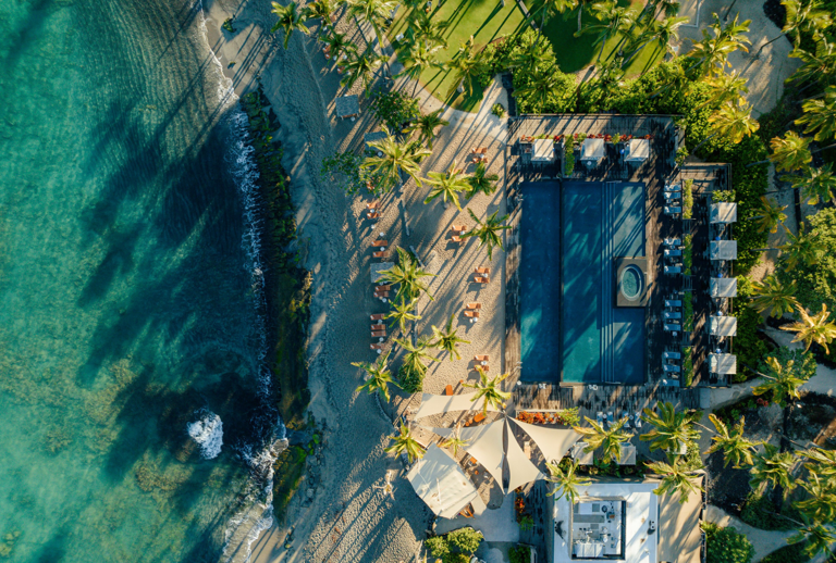 Humans and dogs now welcome at Kona’s most luxurious resort