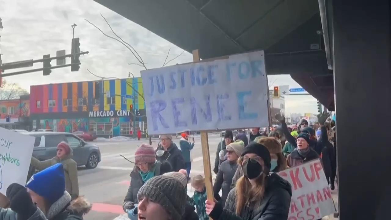 Supporters of Renee Good hold vigil in Minneapolis