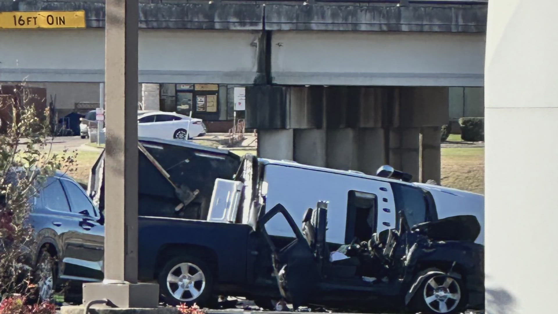 1 killed after alleged street racing triggers 5-car pileup in Killeen