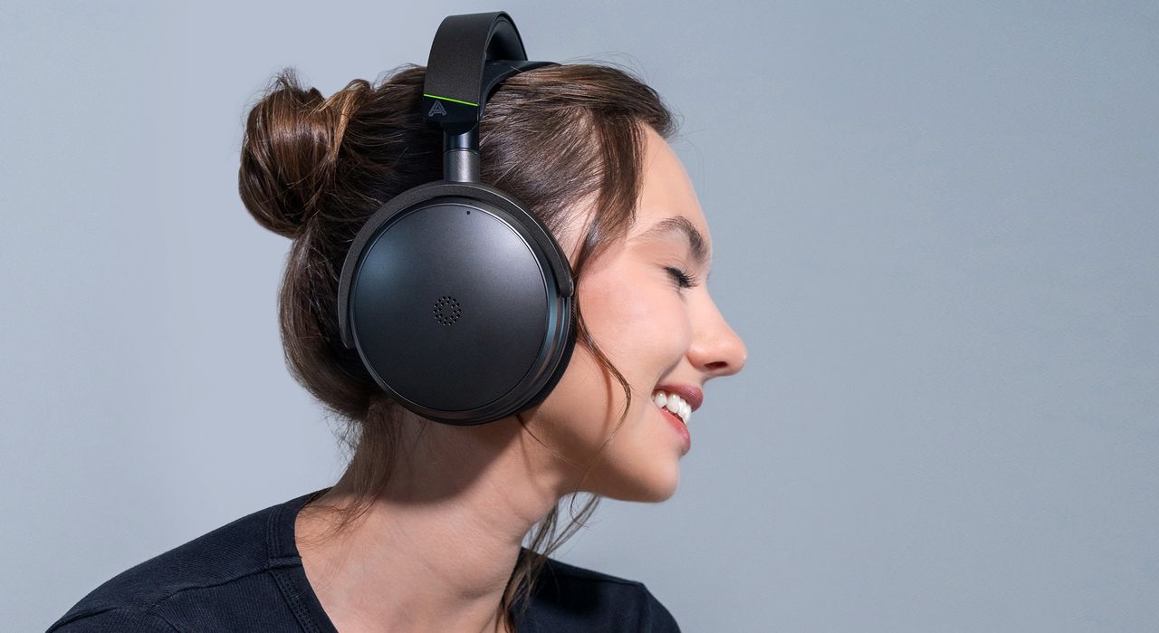 Audeze’s elite gaming headset now packs a bigger planar punch