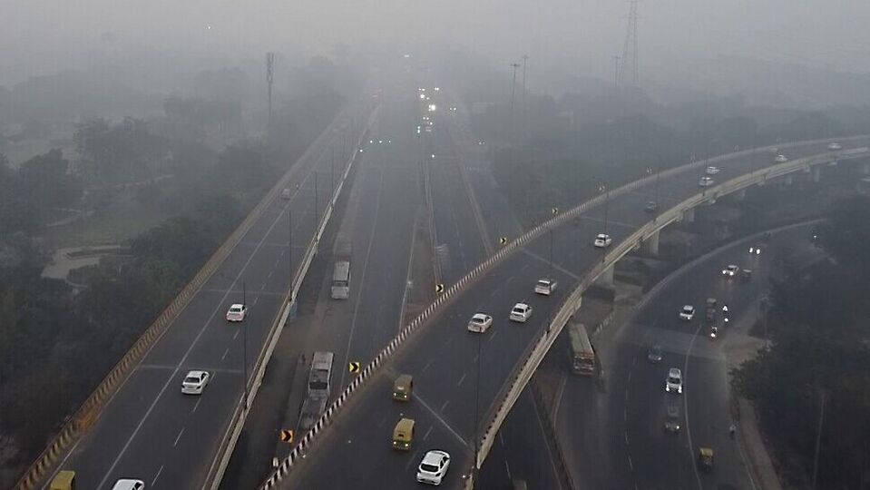 Weather update: Cold wave grips Delhi-NCR, minimum temperature dips to ...