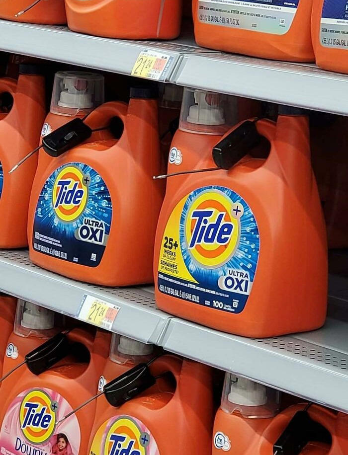 27 of the most chaotic things seen on “People of Walmart”