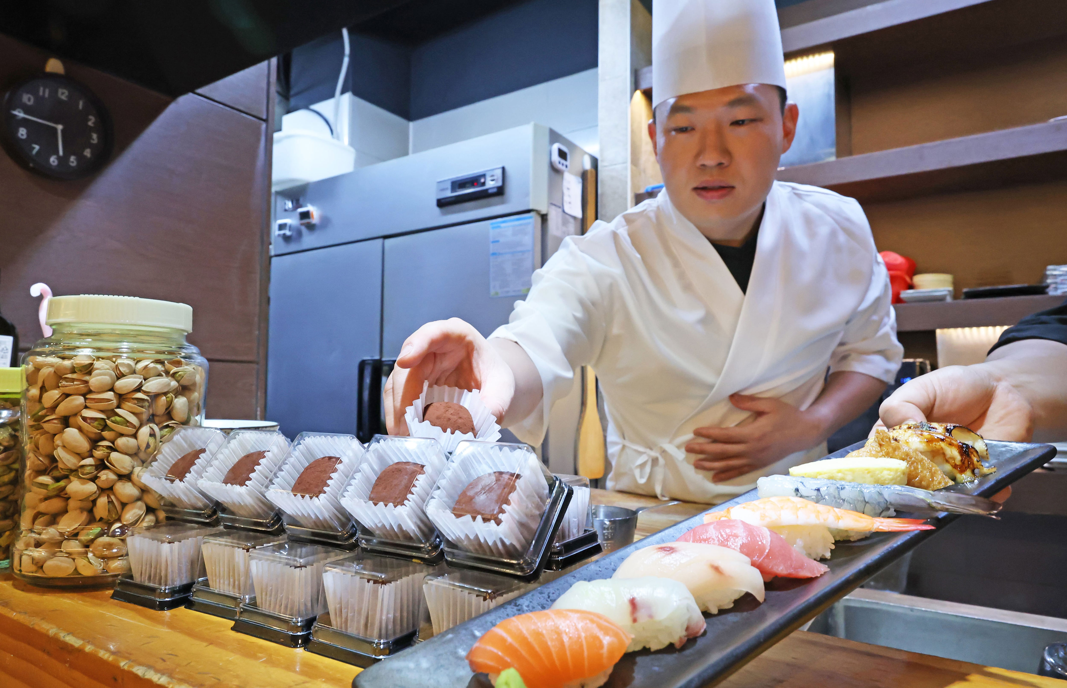 Self-employed turn to side businesses amid sales decline