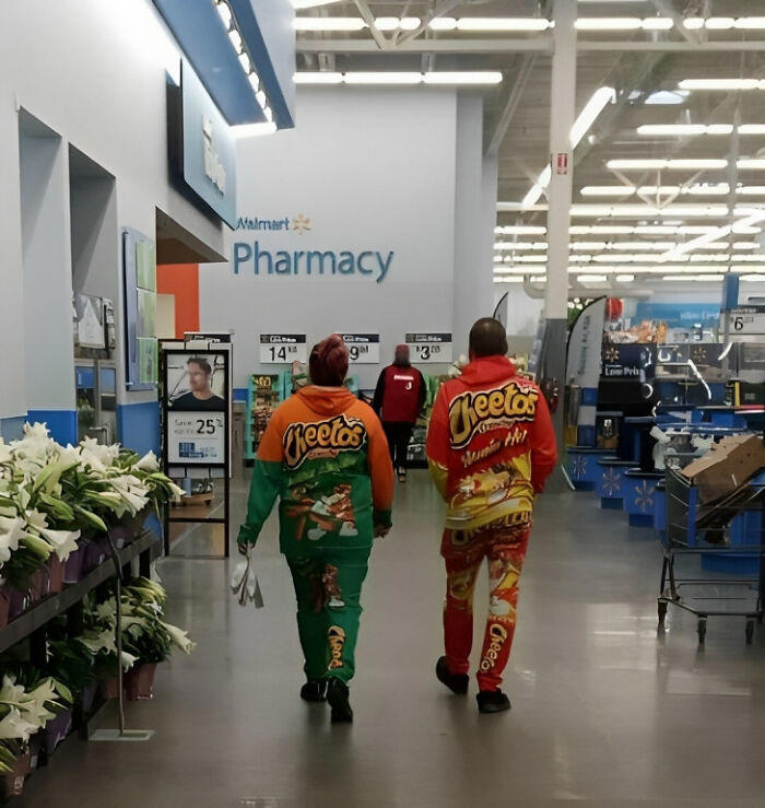 27 of the most chaotic things seen on “People of Walmart”