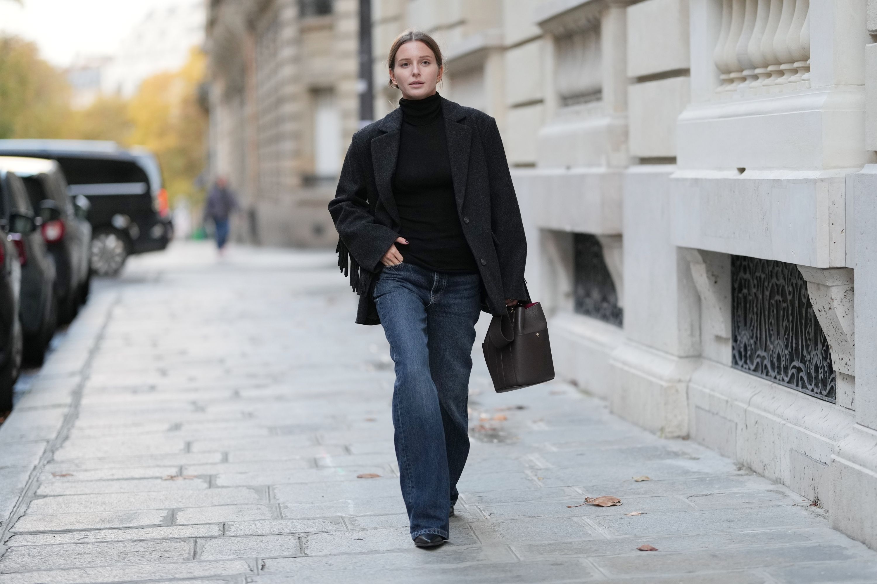 Los jeans de abuela se combinan con estas blusas en tendencia para un ...