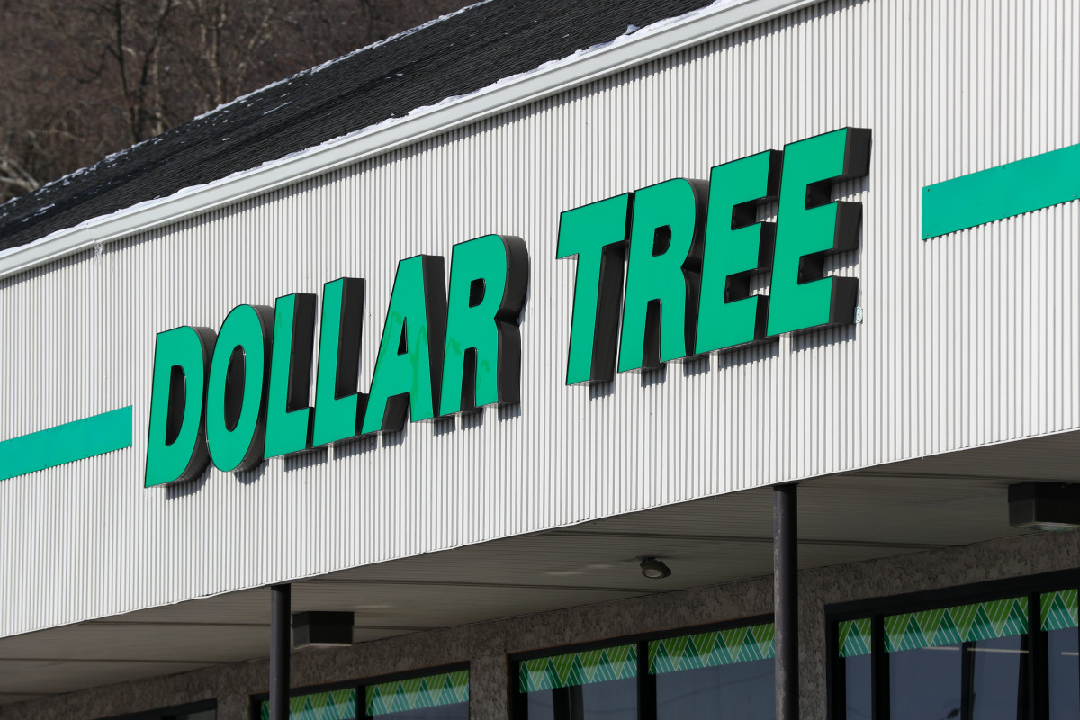 This Dollar Tree DIY uses hair curlers to display your jewelry