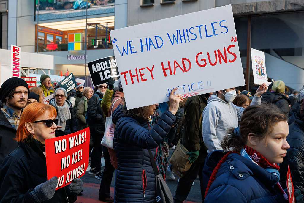 Around 1,000 more immigration officers headed to Minneapolis, sources say