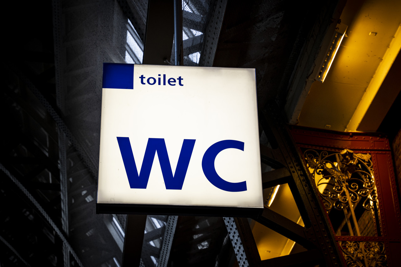 Even plassen op het station kost 1,10 euro: 'Echt heel erg duur'
