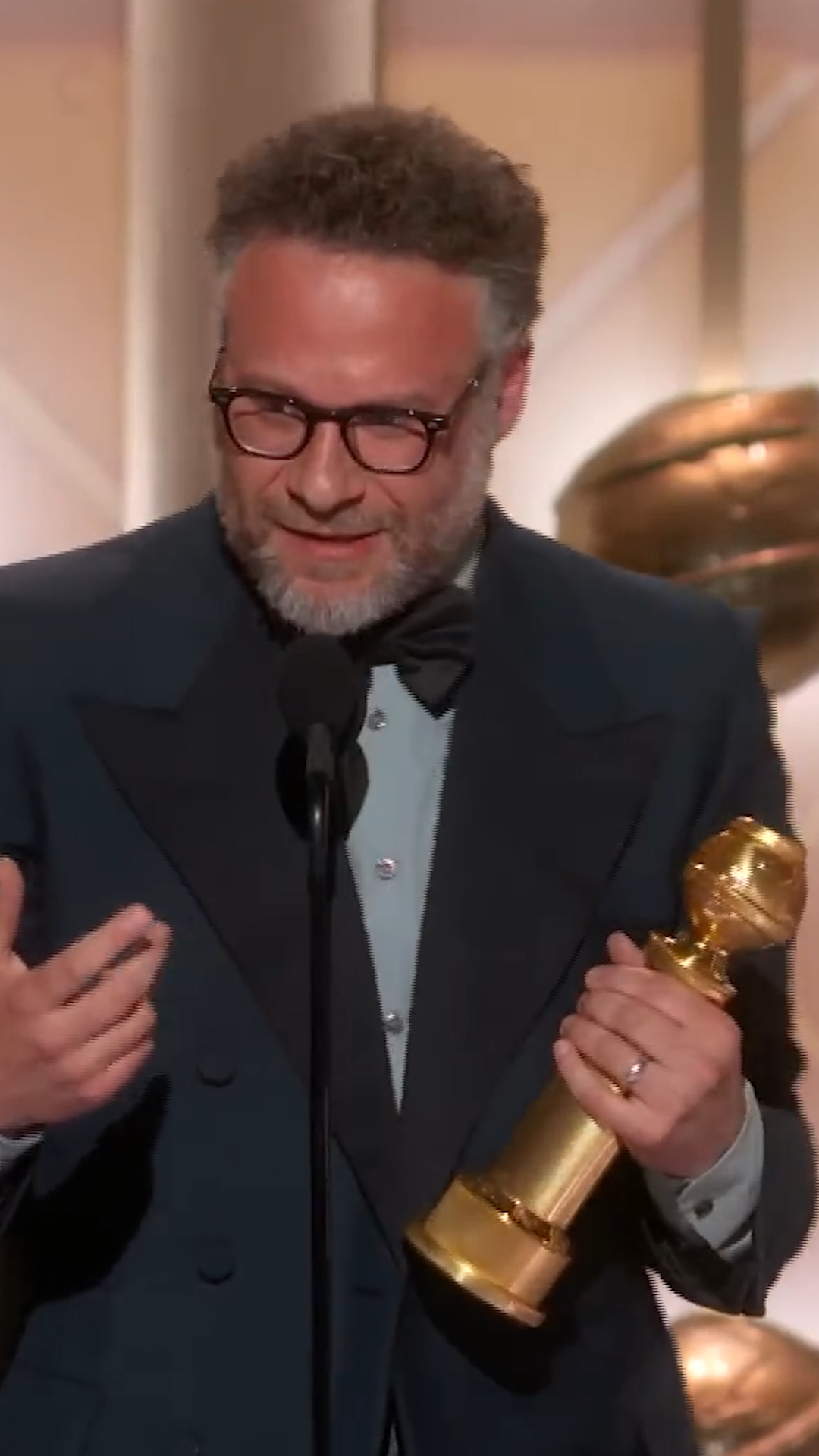 Seth Rogen brings his signature comedy to the Golden Globes stage