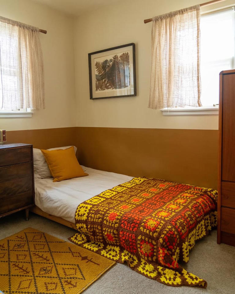 A $100 makeover turned this plain bedroom into a retro dream