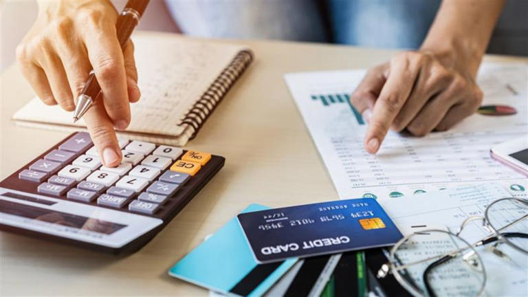 Trump calls for 10% cap on credit card rates