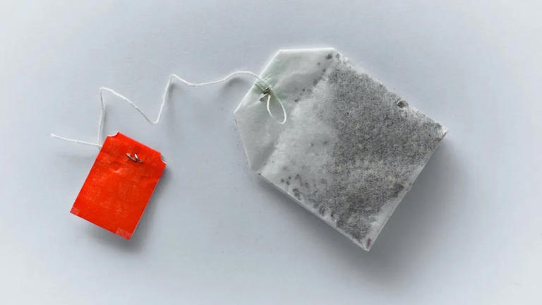 5 kitchen habits that are accidentally putting plastic in your food