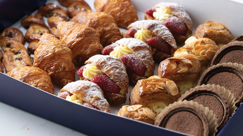 Looks are deceiving with this Paris Baguette pastry — you're better off ...