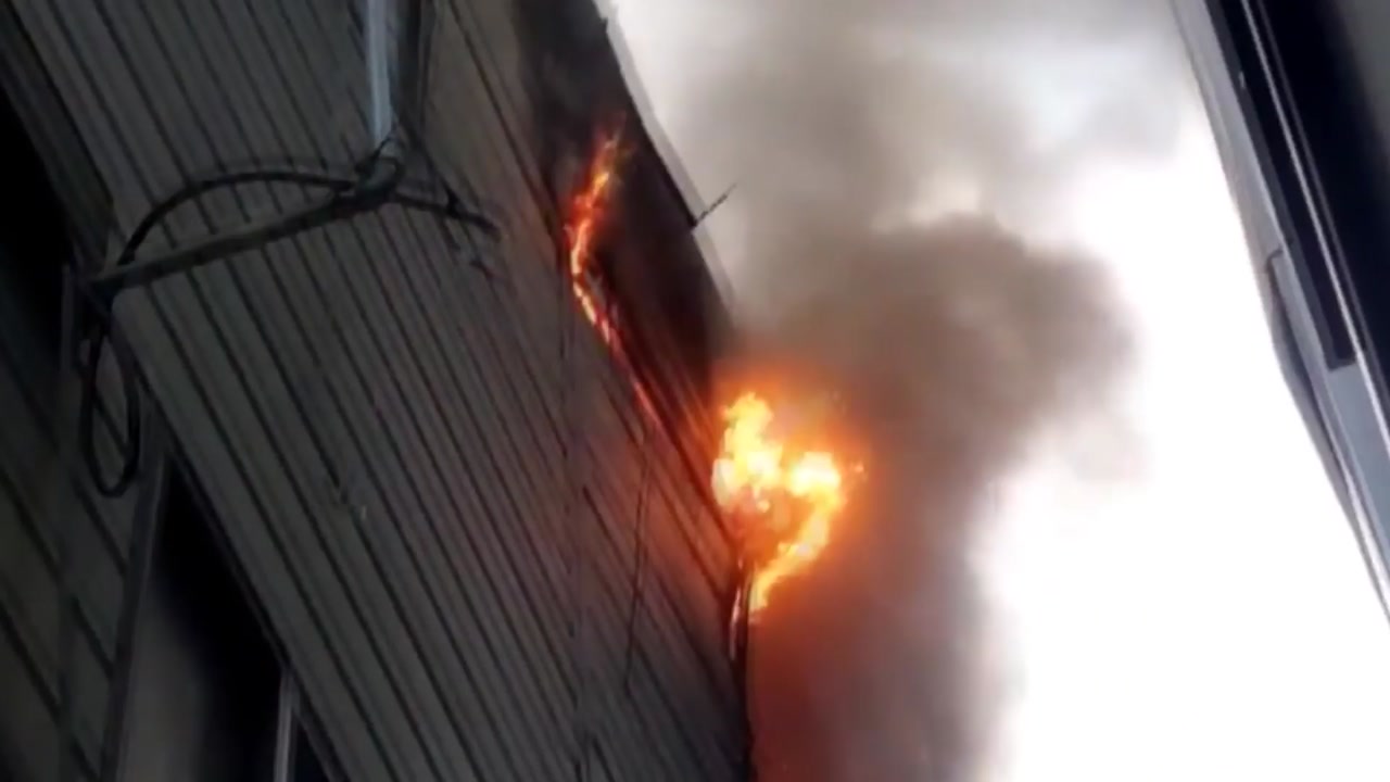 서울 성수동 인쇄공장 불... 1명 경상·10여 명 대피 / YTN