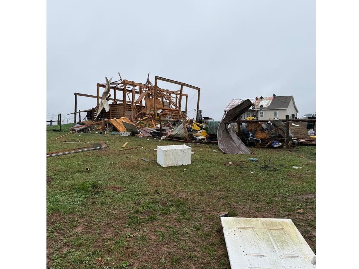 Confirmed tornado barrels through GA