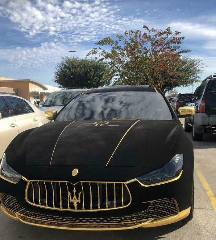 27 of the most chaotic things seen on “People of Walmart”