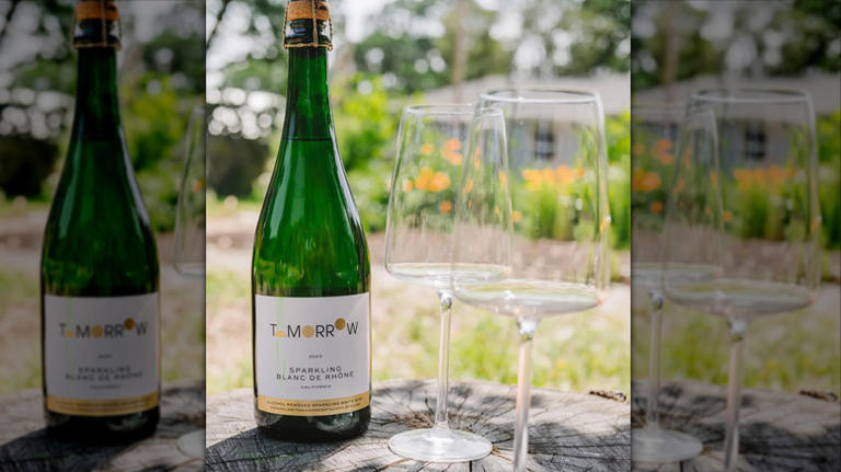 10 low-sugar non-alcoholic drinks to sip when you're skipping booze