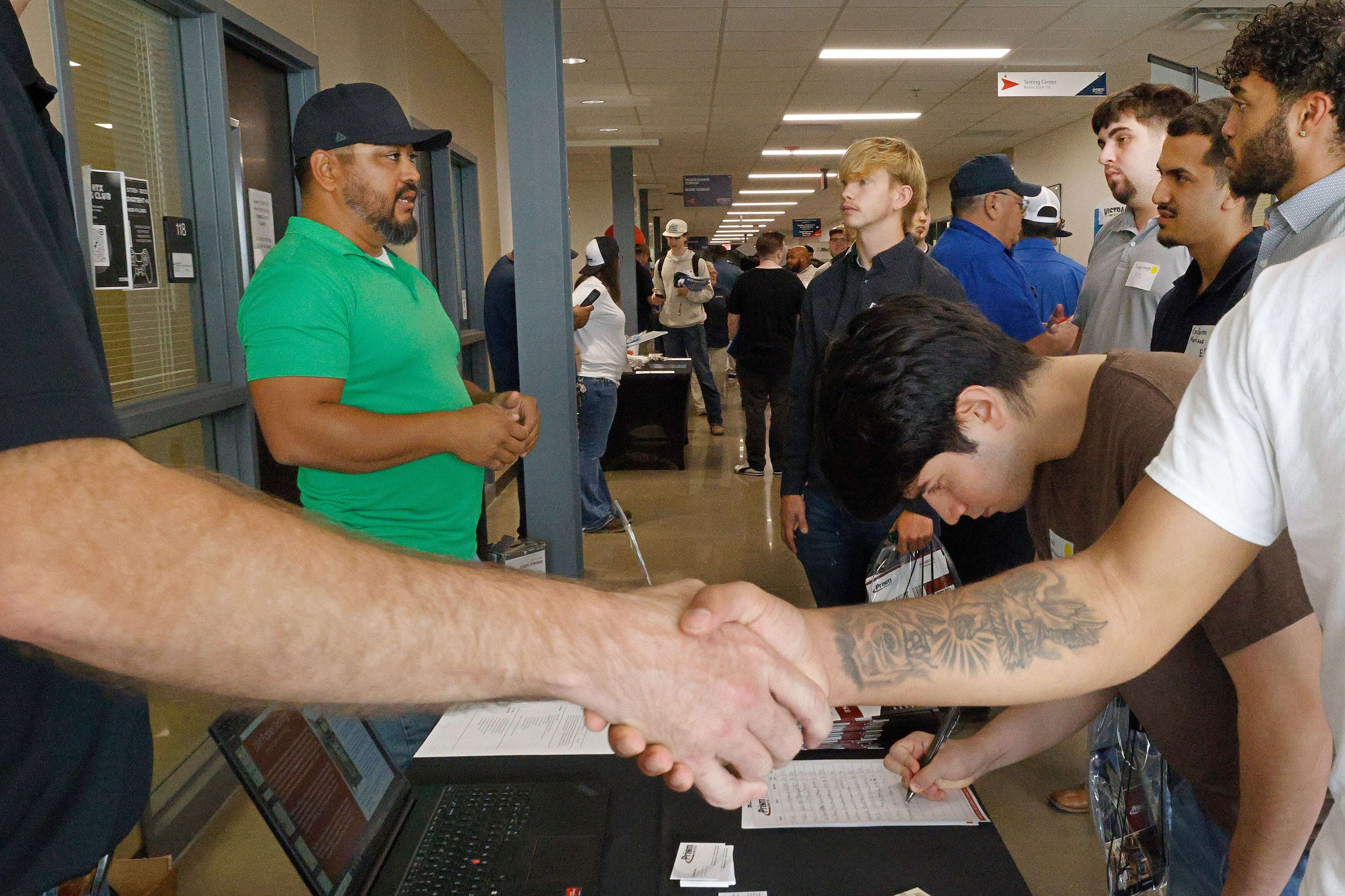 Texas jobs market mostly flat in November, but still brighter than ...