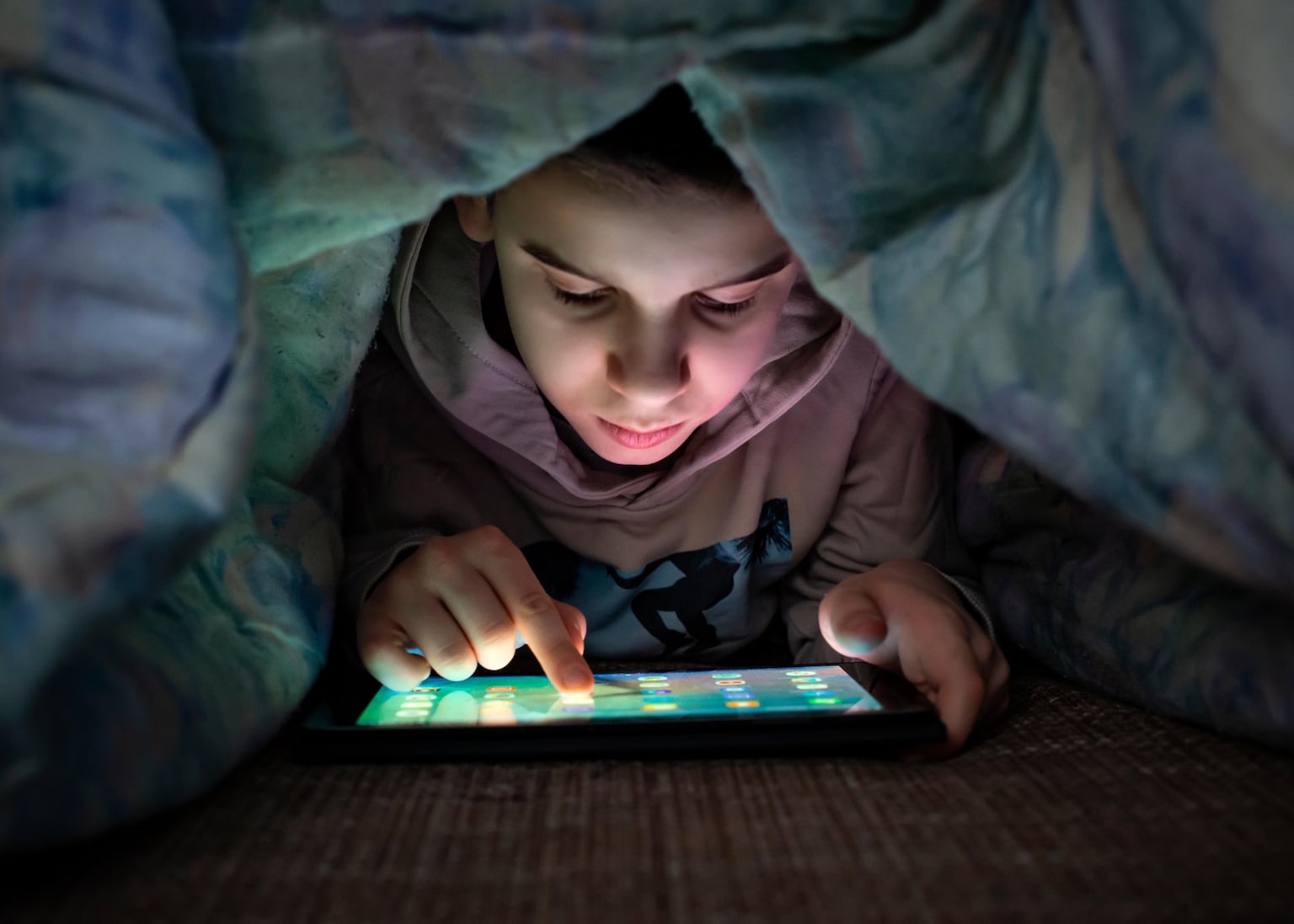 5 things too much screen time is doing to your child’s brain