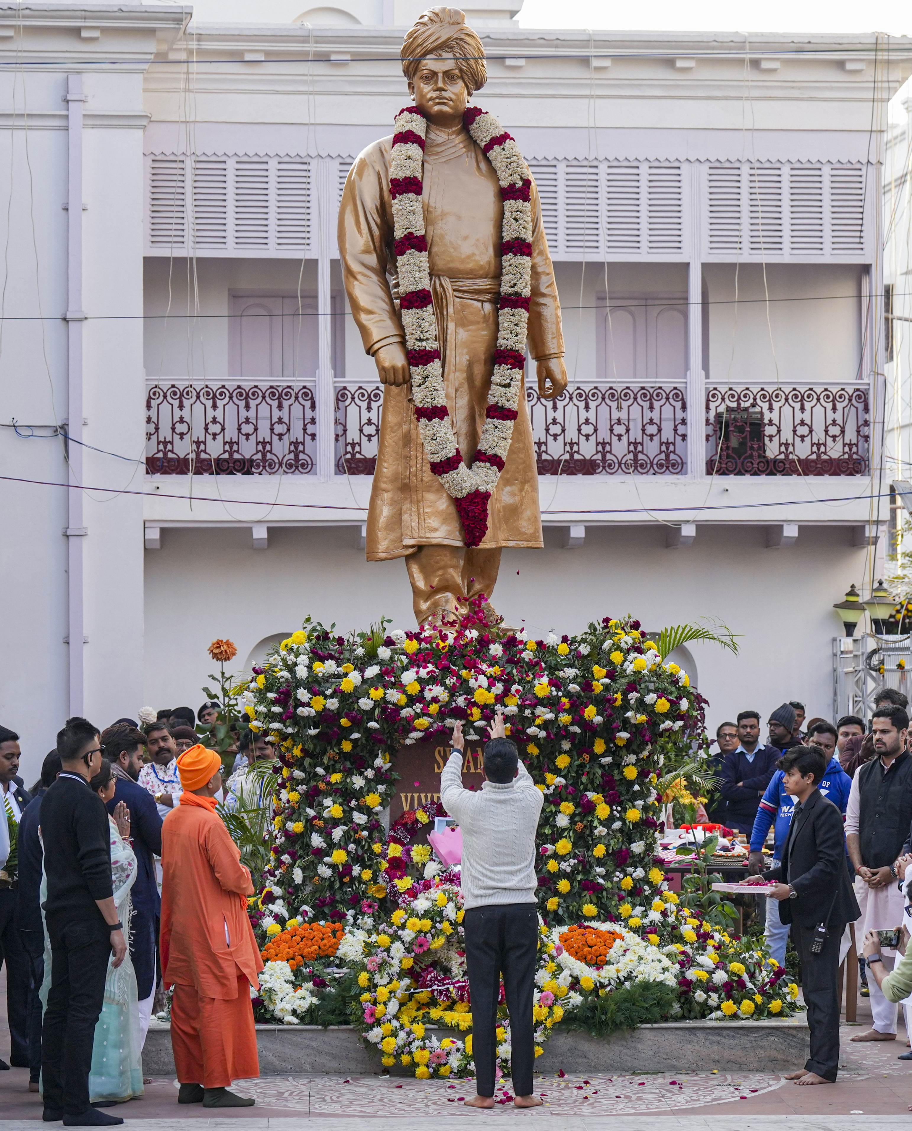 Swami Vivekananda's birth anniversary turns arena for TMC-BJP duel over ...