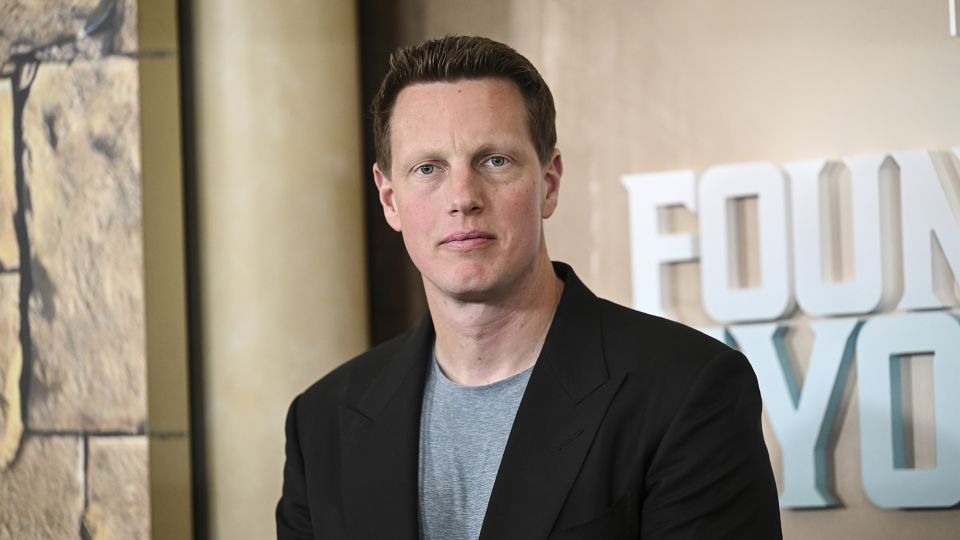 Paramount files lawsuit in pursuit of Warner Bros. Discovery and ...