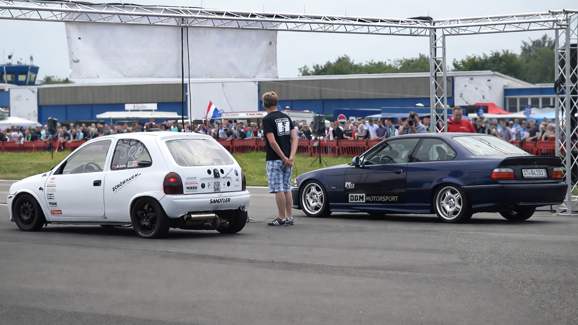 Quarter mile battle between BMW M3 and Corsa B