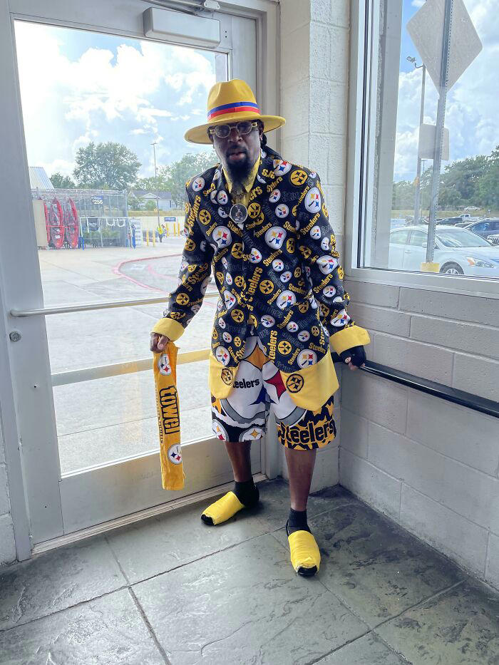 27 of the most chaotic things seen on “People of Walmart”