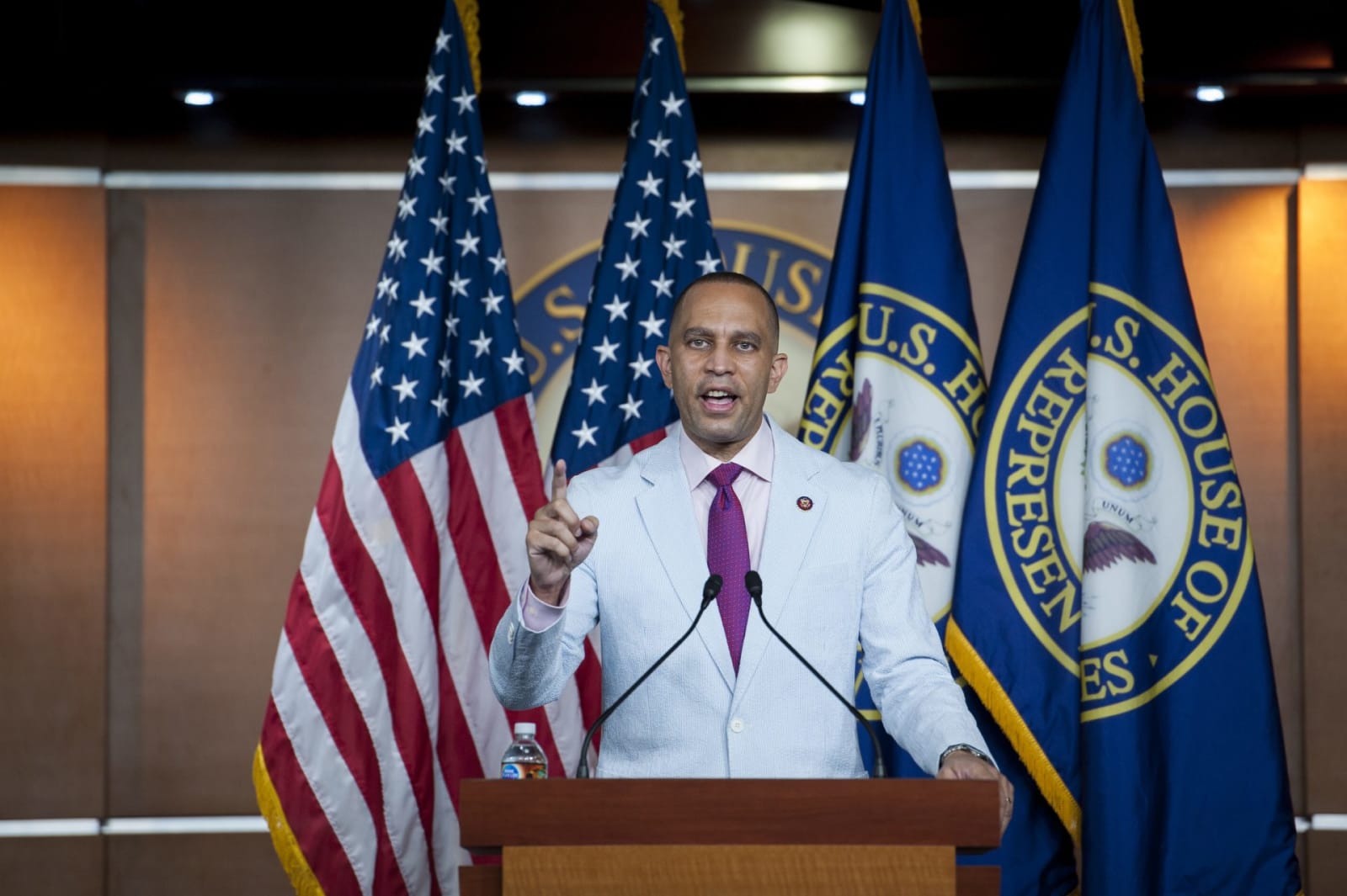 Jeffries slams Noem as 'stone-cold liar' over ICE shooting