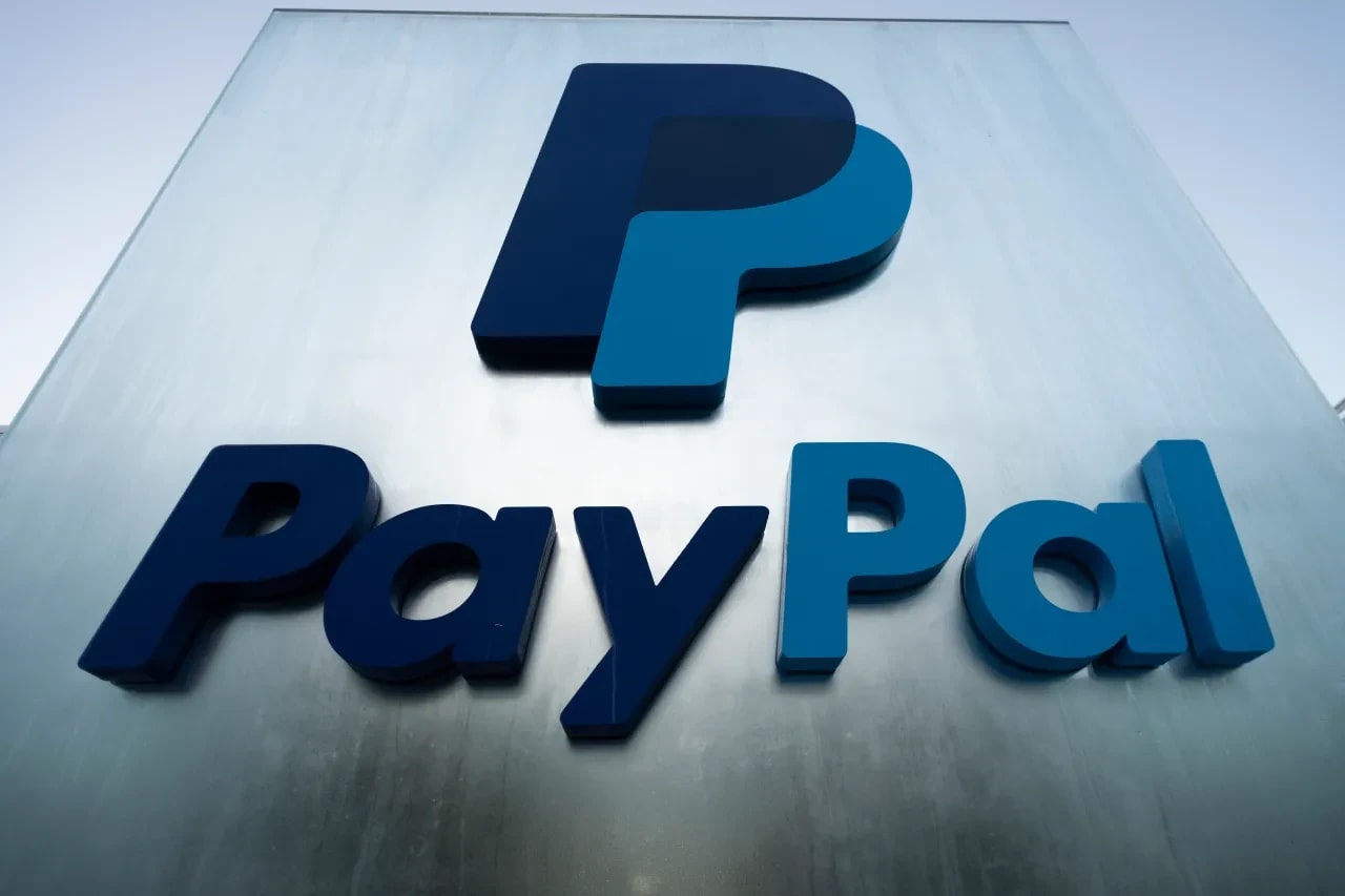 PayPal stock dives – what's behind the selloff?