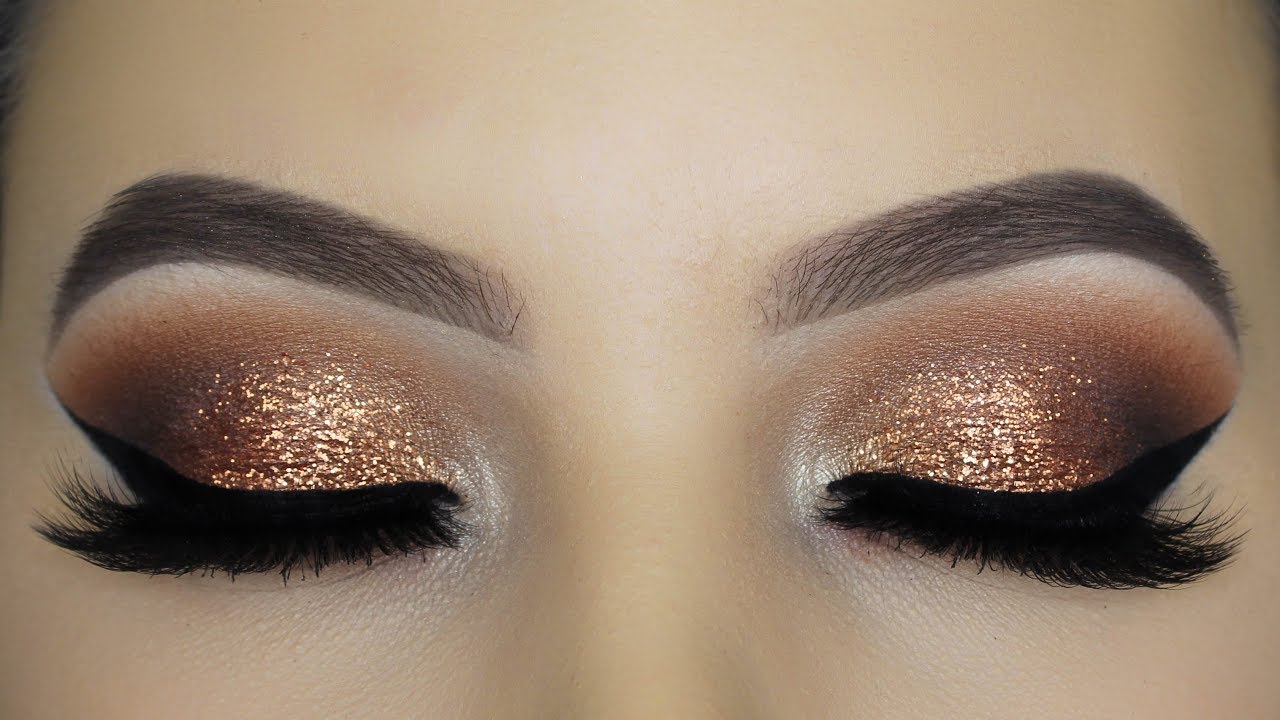 Get the perfect holiday glow: Eye makeup!