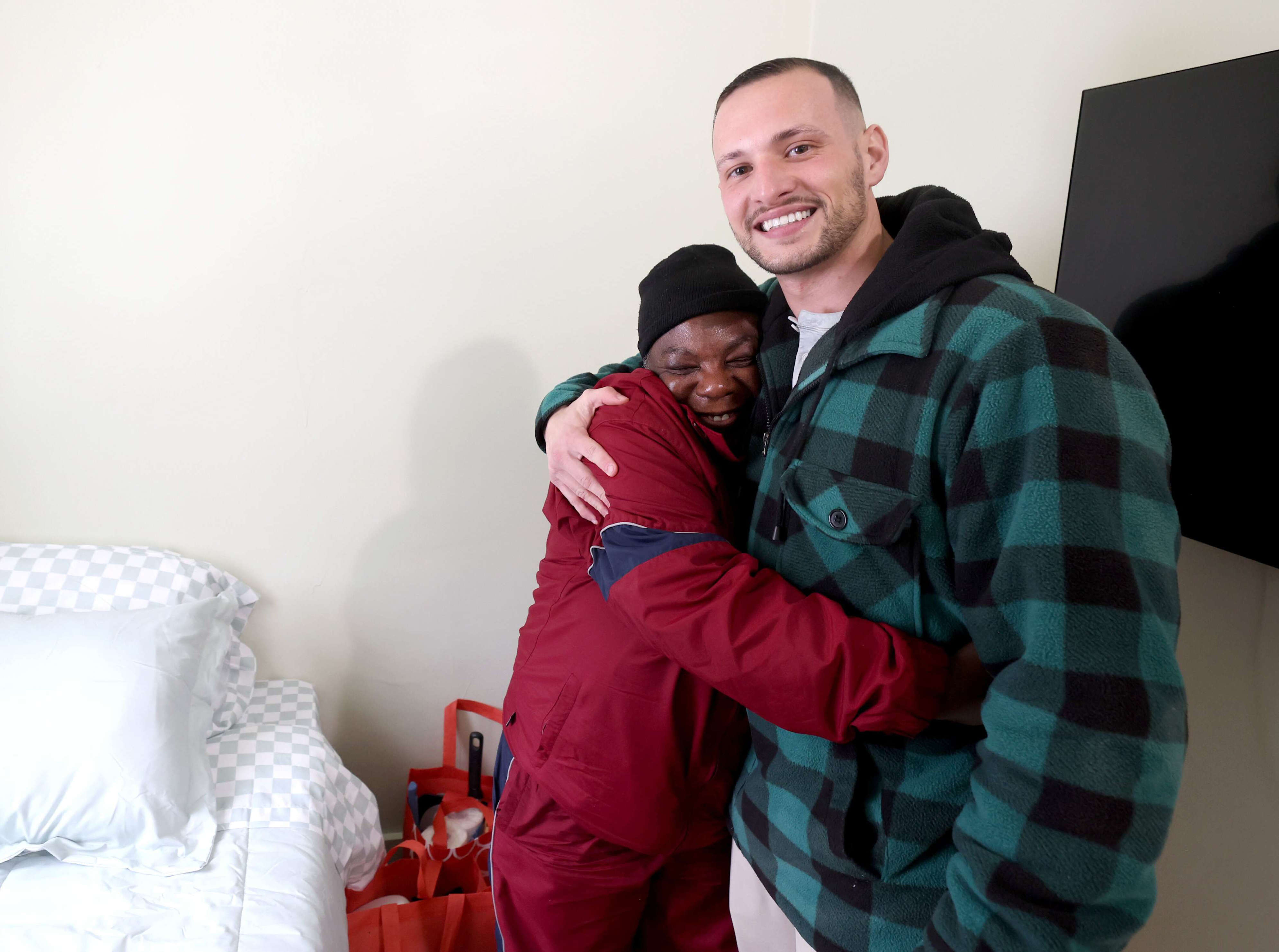 How a police officer helped a woman sleeping in a Syracuse cemetery ...