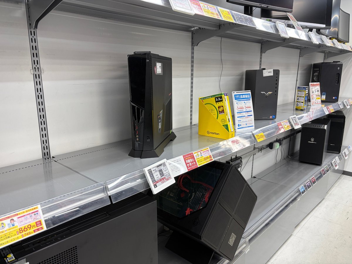 ‘Please sell your gaming PC’ begs store amid low stock