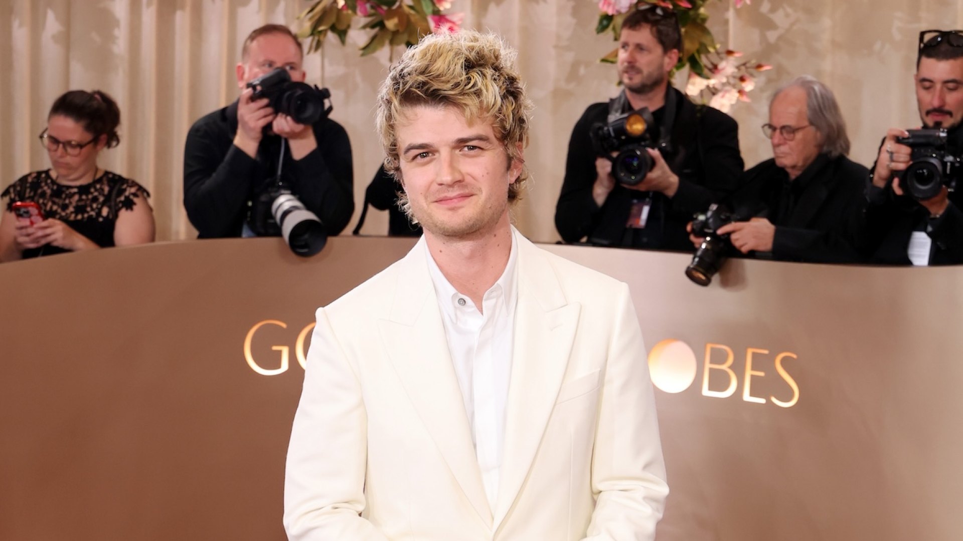 'Stranger Things' star Joe Keery debuts blond hair at the 2026 Golden ...