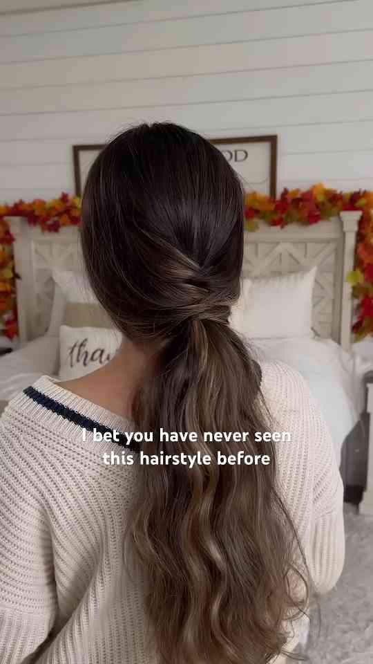 Textured ponytail hairstyle tutorial