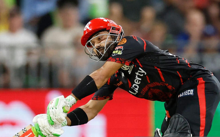 [Watch] BBL 2025-26: Mohammad Rizwan retired out after sluggish knock ...