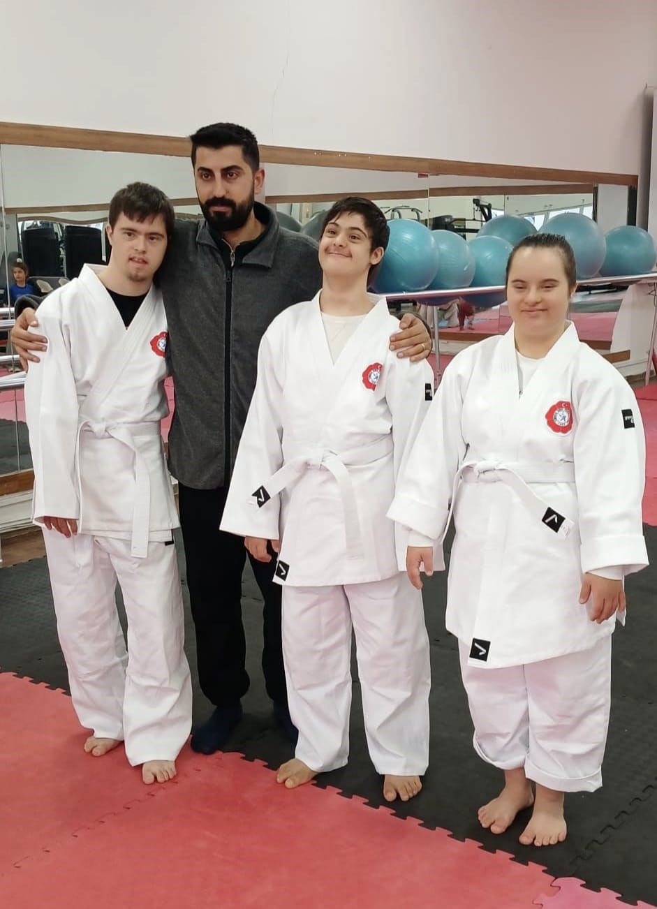 Yunusemre’de down sendromlu bireylere yönelik judo kursları başladı