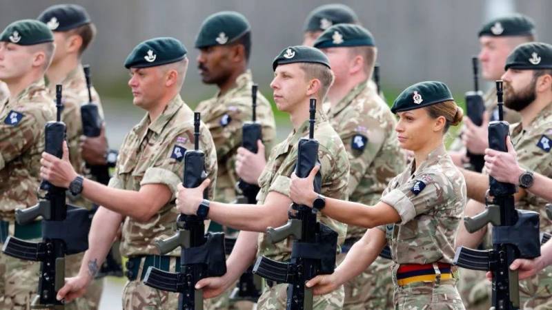 New UK 'gap year soldiers' scheme launches as fears of Russian ...