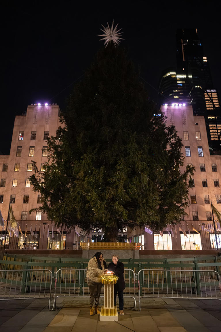 Rockefeller Christmas tree lit up for final time — here’s the ...