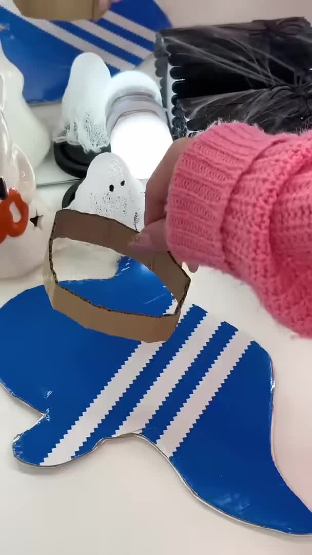 DIY ghost lamp 👻 The cutest Halloween decor ever!