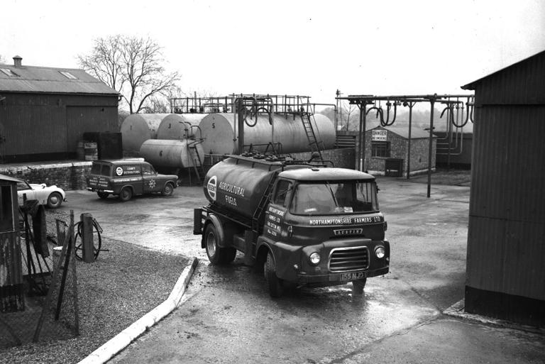 Northampton as it used to be: 55 pictures of planes, trains and ...