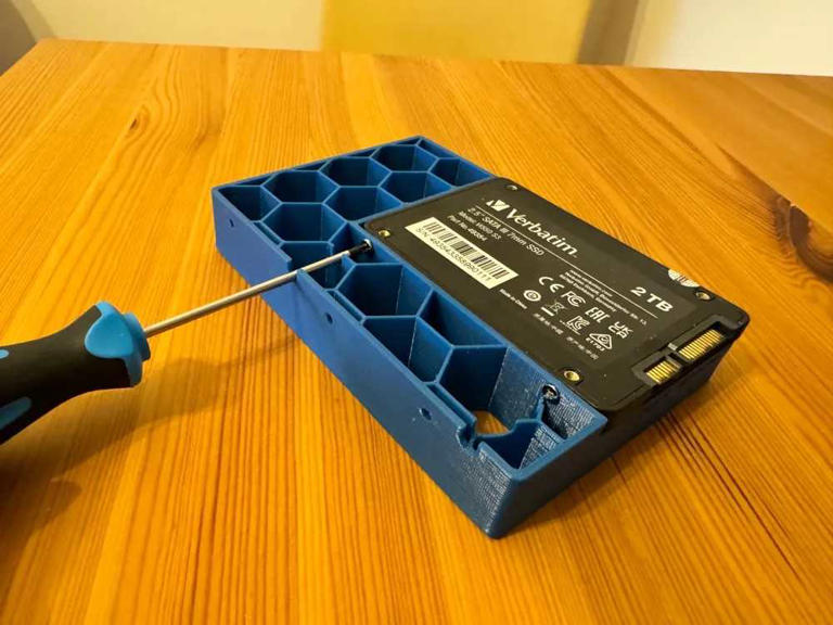 I built an all-flash NAS for the price of an empty Synology enclosure