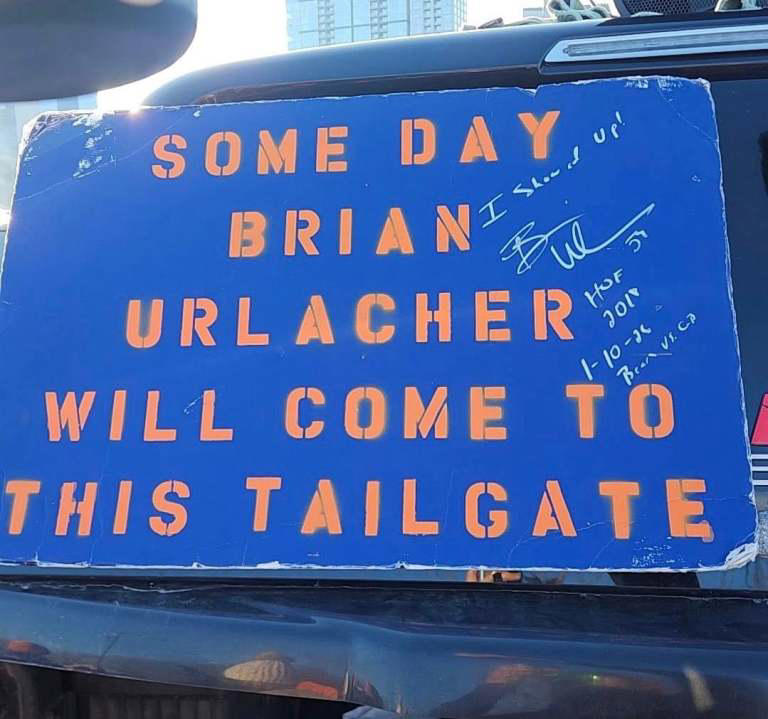 Longtime Chicago Bears tailgaters get a surprise visit from Brian Urlacher
