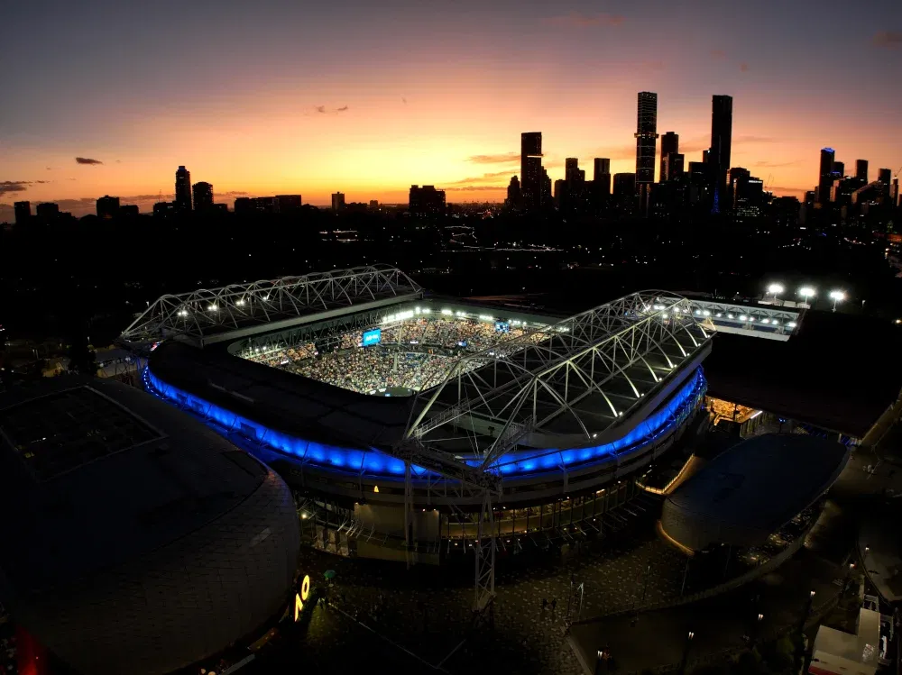Record 29,261 fans flood Australian Open qualifiers on day 1 ...