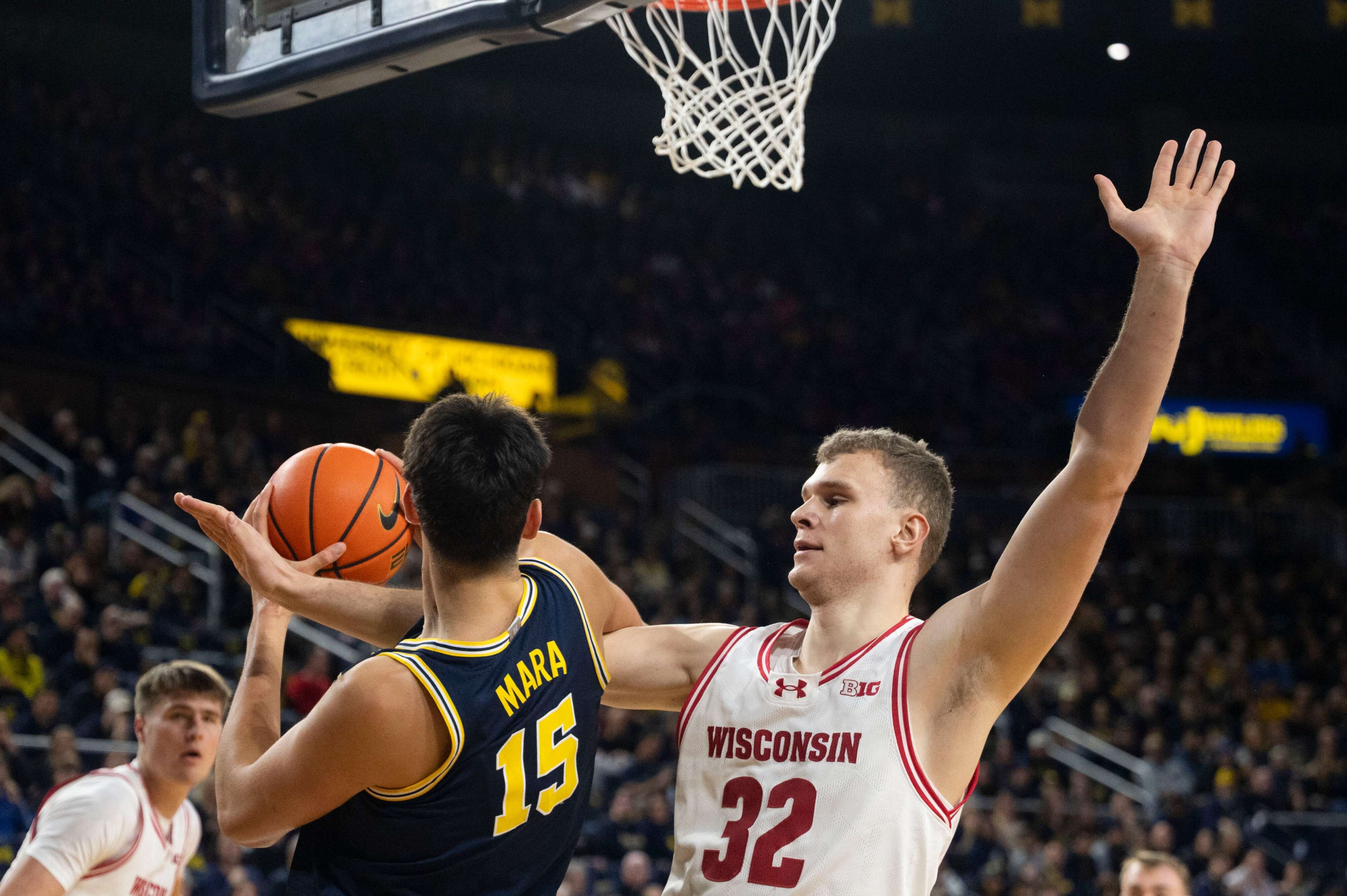 Inside a film session with Dusty May and Michigan coaching staff