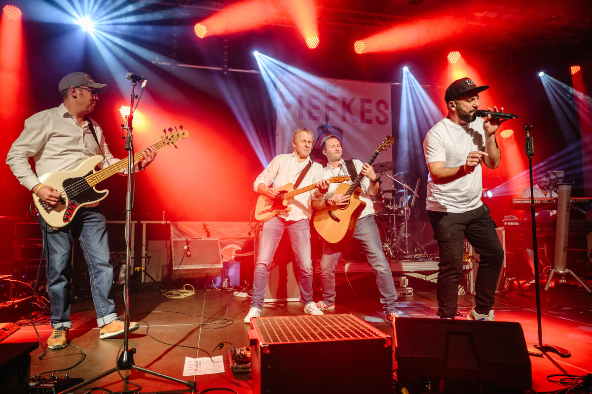 Heiße Klänge bei winterlichen Temperaturen: „Hammerschmiede rockt“ in ...