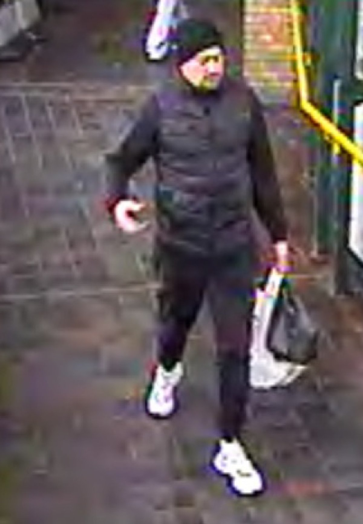 Police hunt after man bottles stranger on Piccadilly line train