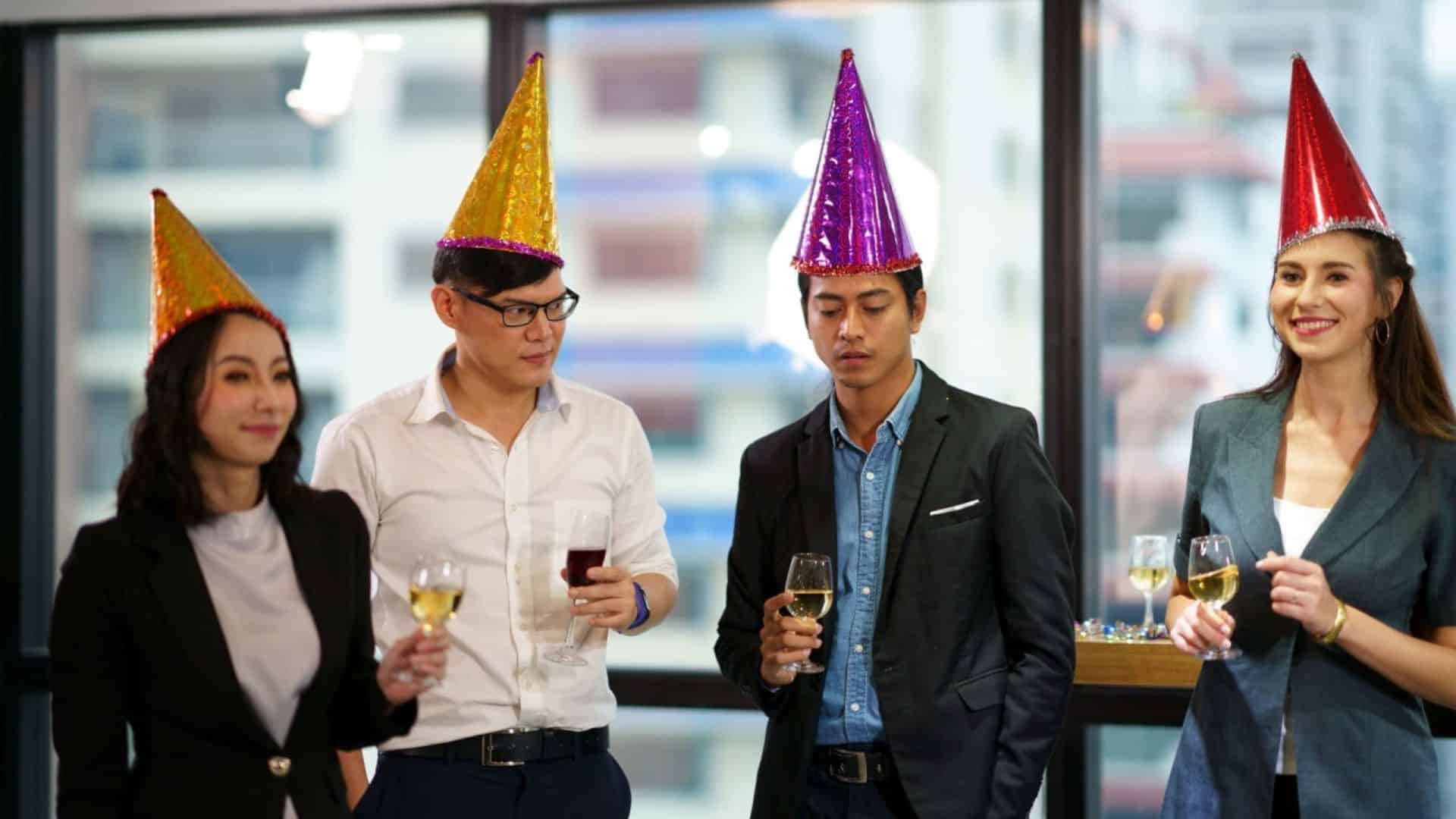 20 signs you’ve worked a desk job too long