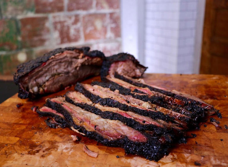 7 chain restaurants with the meatiest brisket plates, according to diners