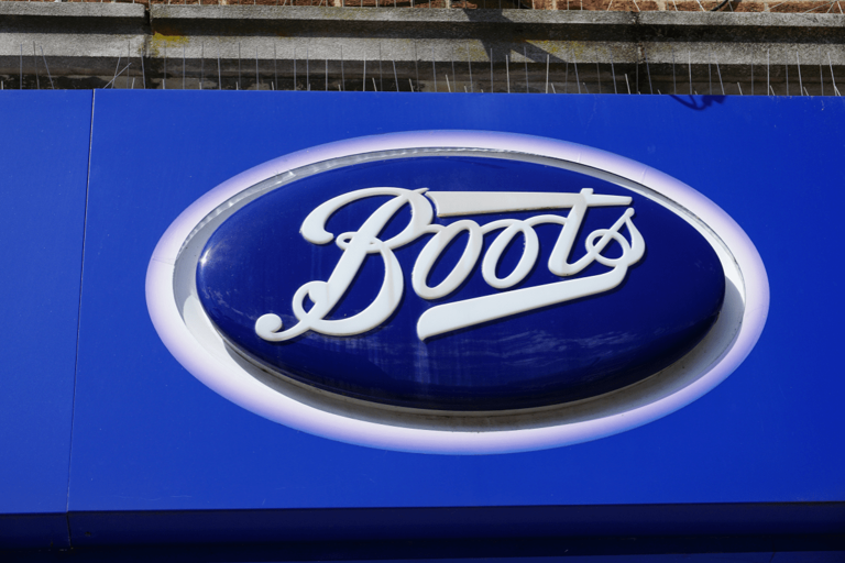 Say goodbye to Dyson, this 8-in-1 hair tool does it all – and it's ...